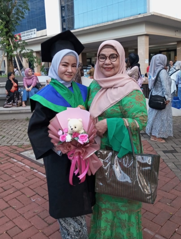 Reyna Usman Dampingi Puteri Pohuwato Wisuda Di Unpam Sutomo Tangerang ...